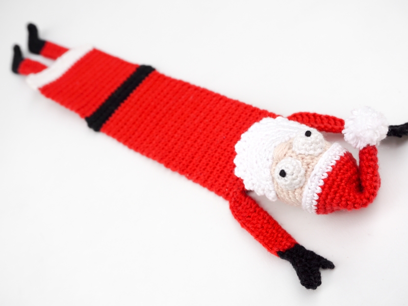 Santa Claus Bookmark amigurumi pattern - Amigurumi.com