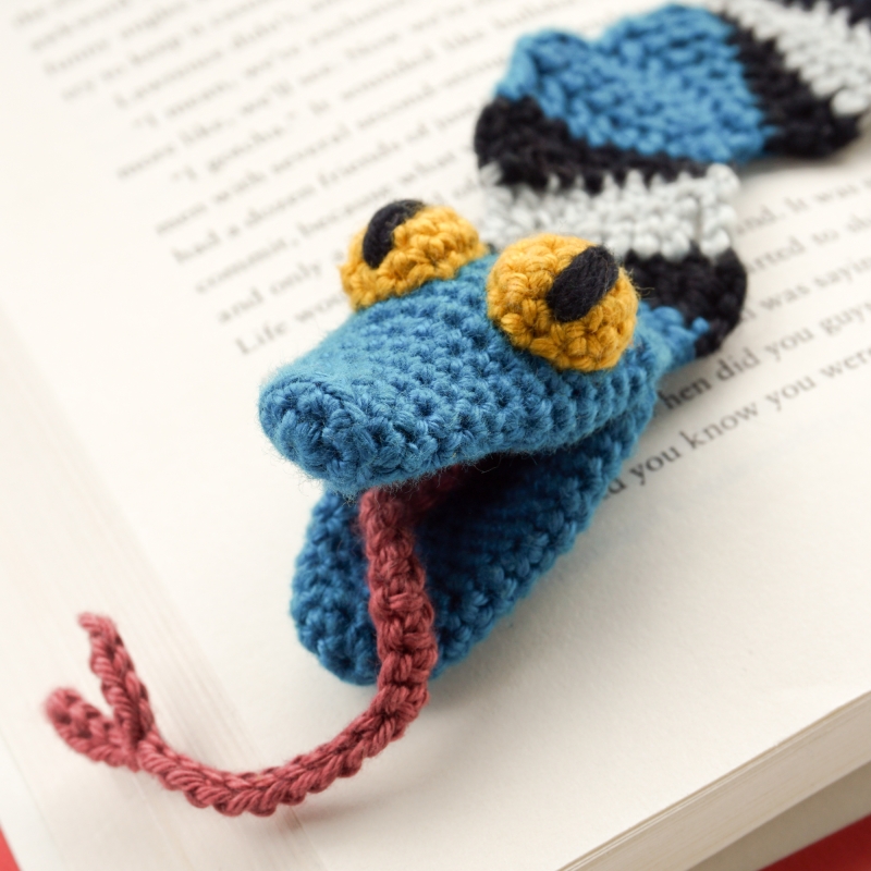 Snake Bookmark amigurumi pattern - Amigurumi.com