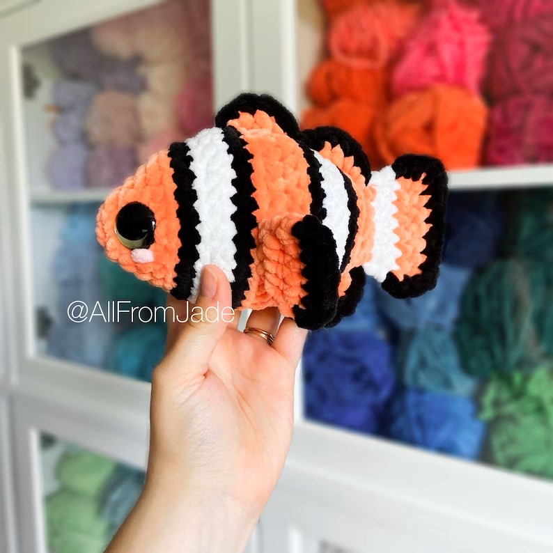 Clover the Clown Fish - No sew amigurumi pattern - Amigurumi.com