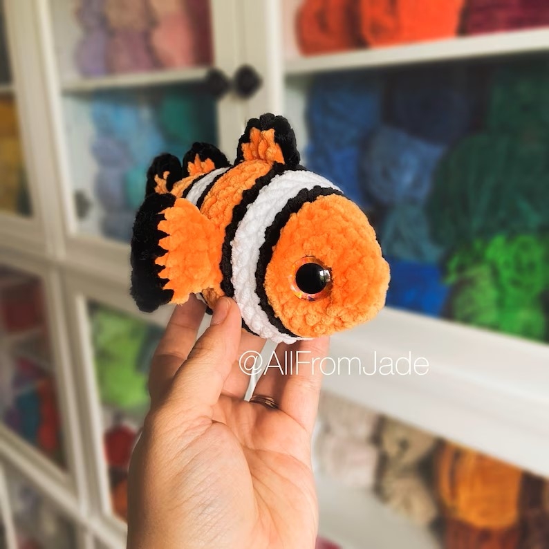 Clover the Clown Fish - No sew amigurumi pattern - Amigurumi.com