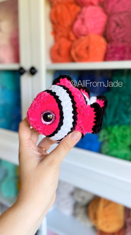 Clover the Clown Fish - No sew amigurumi pattern - Amigurumi.com