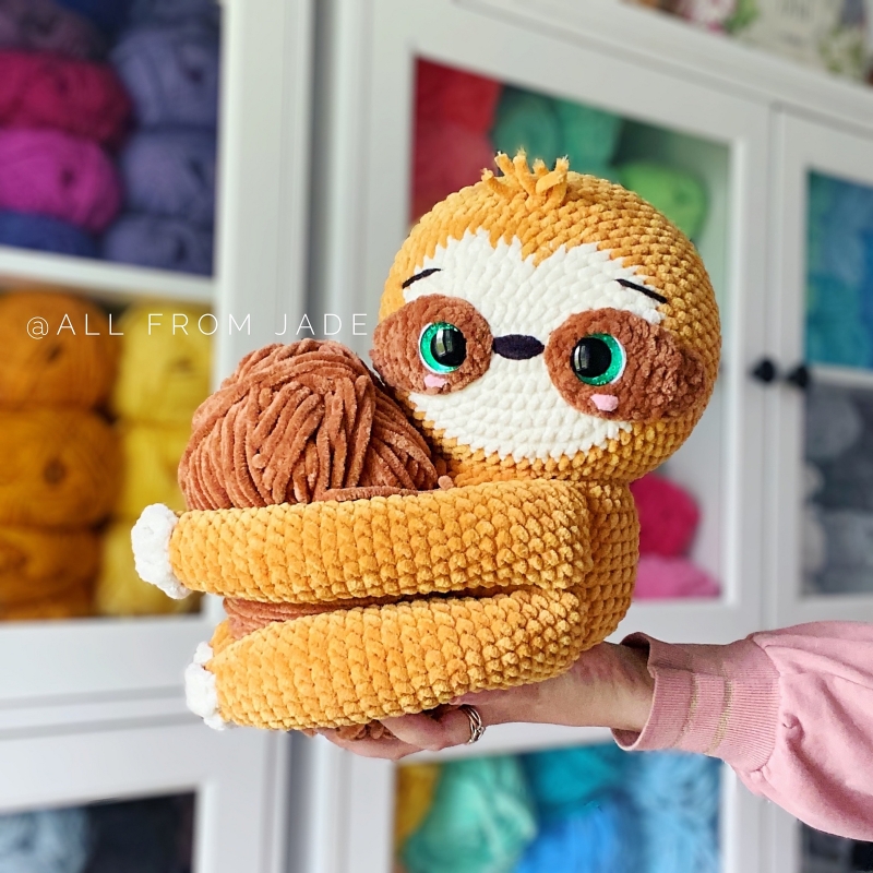 Samantha the Big Sloth amigurumi pattern - Amigurumi.com