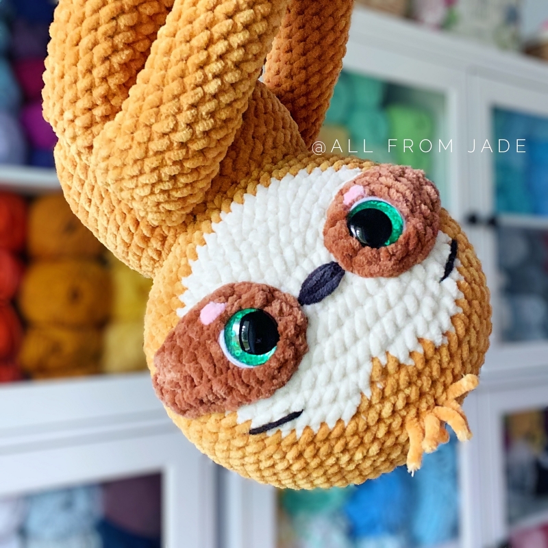 Samantha the Big Sloth amigurumi pattern - Amigurumi.com