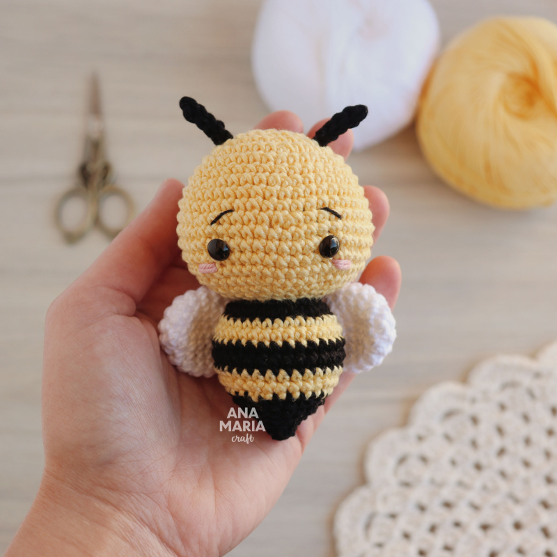 Little Bee Melissa amigurumi pattern - Amigurumi.com