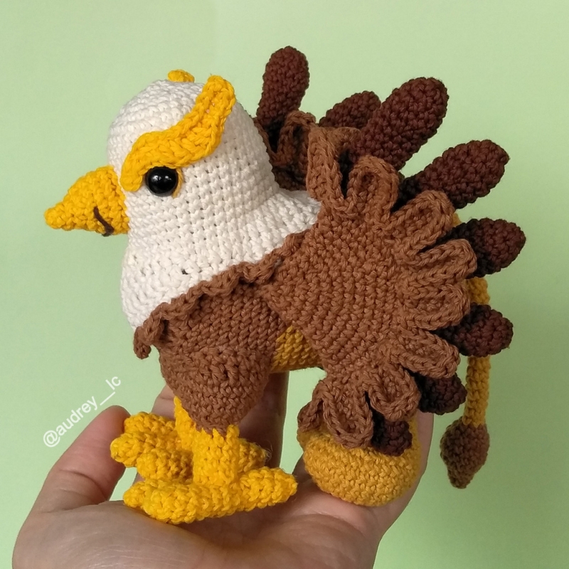 Gold the Griffin amigurumi pattern - Amigurumi.com