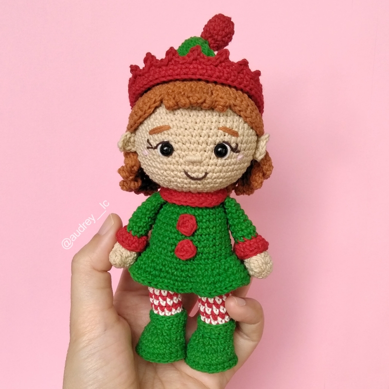Noelle the Christmas Elf Girl amigurumi pattern - Amigurumi.com