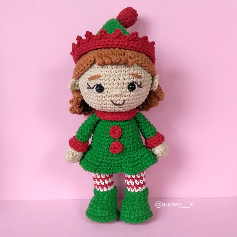 Noelle the Christmas Elf Girl amigurumi pattern - Amigurumi.com