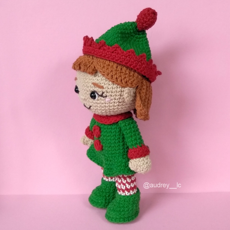 Noelle the Christmas Elf Girl amigurumi pattern - Amigurumi.com