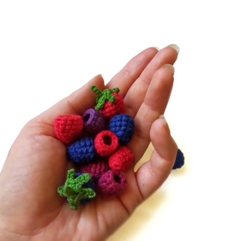 Raspberry & Blackberry pattern amigurumi pattern - Amigurumi.com