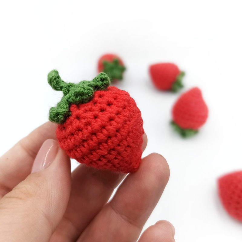 Strawberry - Food crochet pattern amigurumi pattern - Amigurumi.com