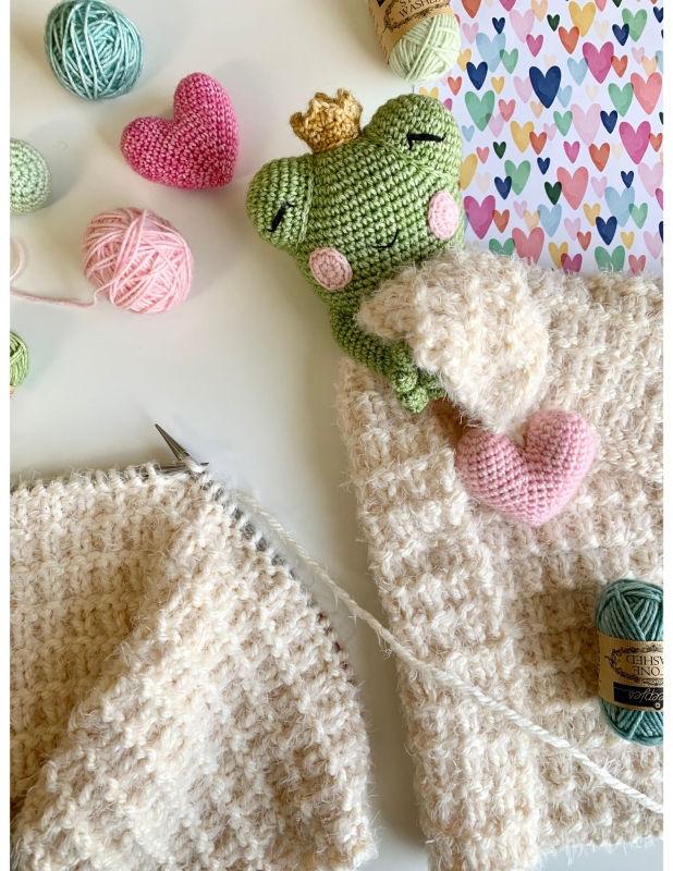 Jeremiah the Frog Prince Lovey amigurumi pattern - Amigurumi.com
