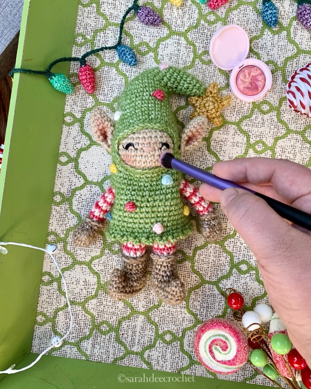 Jingle and Jangle Elves amigurumi pattern - Amigurumi.com