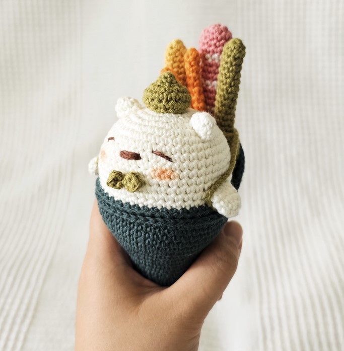 Kawaii Yummies: Temaki Sushi Bear amigurumi pattern - Amigurumi.com
