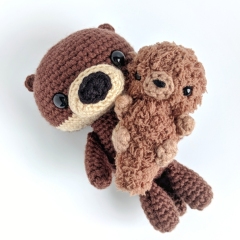 Snuggle Otter Family amigurumi pattern - Amigurumi.com