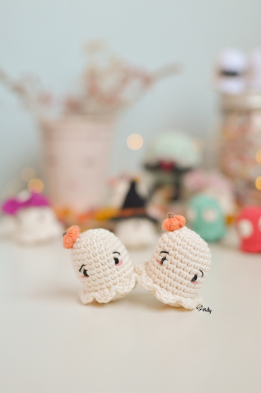 Mini Ghosts (6 different versions) amigurumi pattern - Amigurumi.com