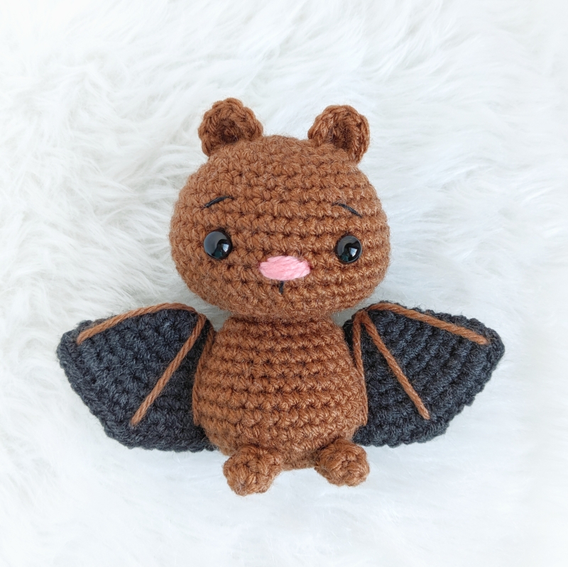 Mini Bat amigurumi pattern - Amigurumi.com