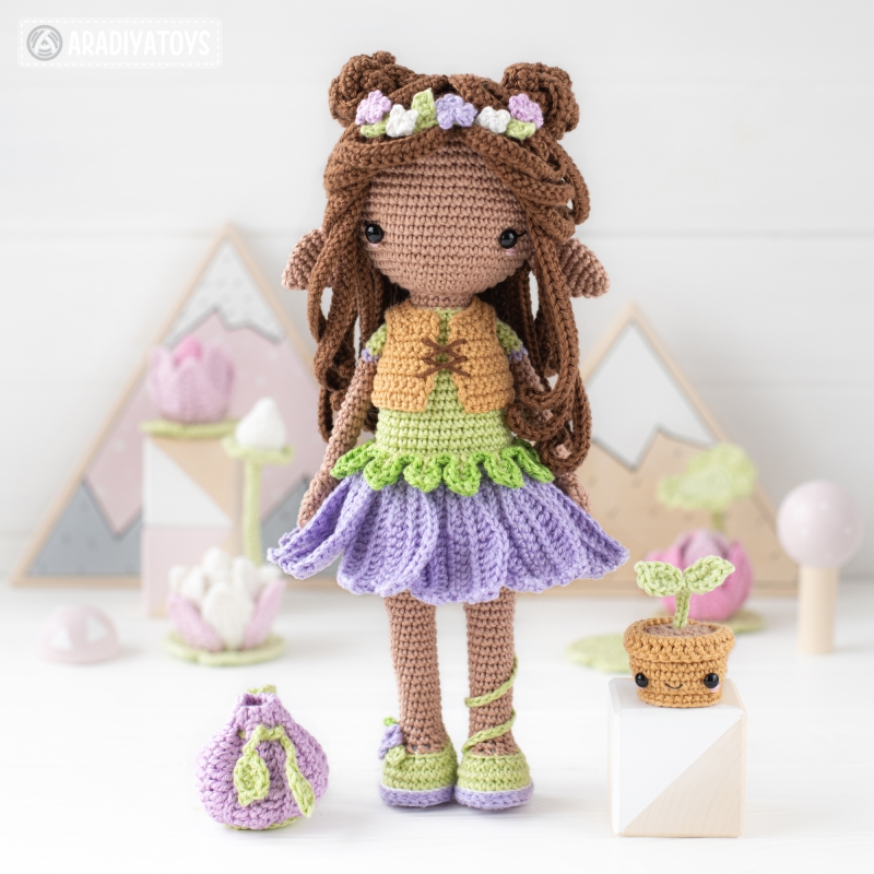 Friendy Luna with Kawaii Sprout amigurumi pattern - Amigurumi.com