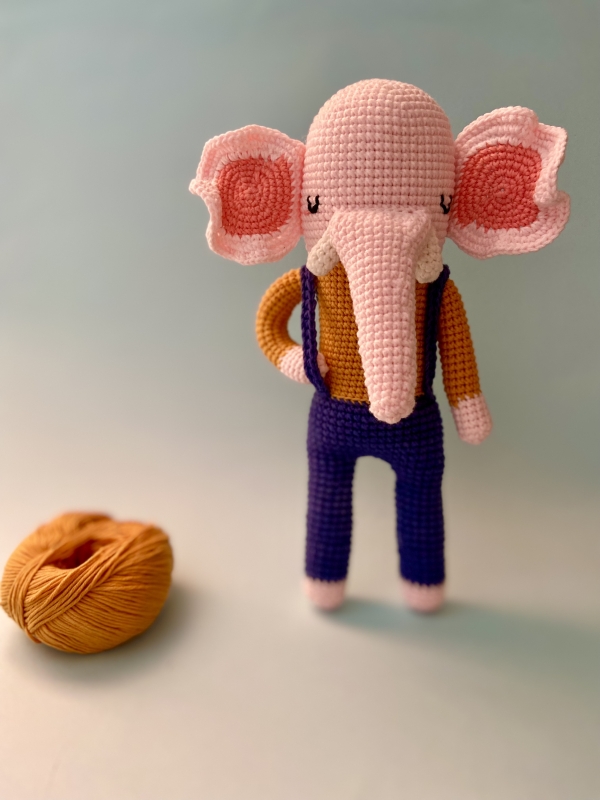 Marlon the fancy elephant amigurumi pattern - Amigurumi.com