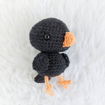 Mini Crow amigurumi pattern - Amigurumi.com