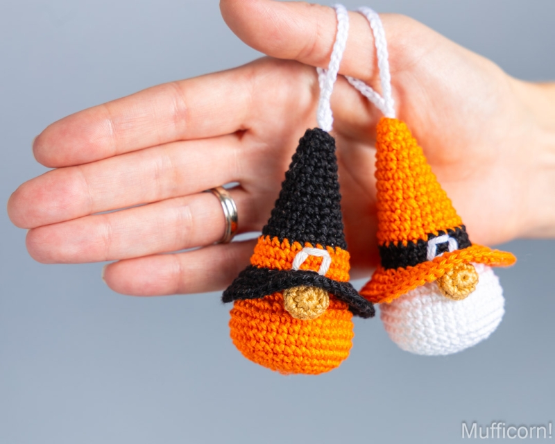 Small Halloween keychains amigurumi pattern - Amigurumi.com