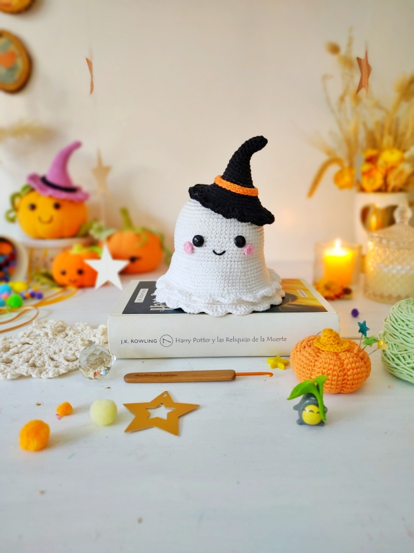 Boooooo! Halloween Ghost amigurumi pattern - Amigurumi.com