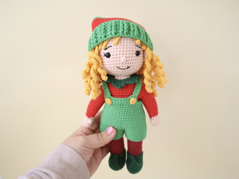 Fern the Christmas Elf Doll amigurumi pattern - Amigurumi.com