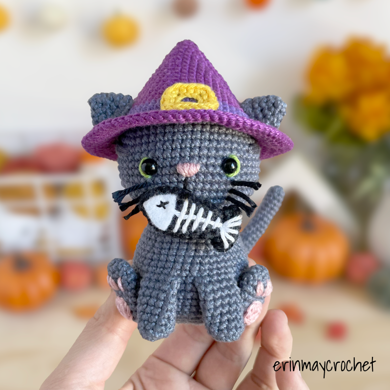 Spooky Little Cat amigurumi pattern - Amigurumi.com