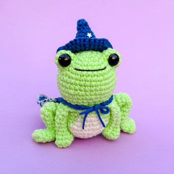 Frog Wizard amigurumi pattern - Amigurumi.com