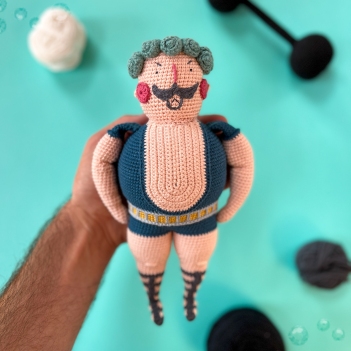Louis the Traditional Strongman amigurumi pattern - Amigurumi.com