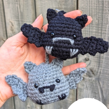 Dracula the bat crochet keychain amigurumi pattern - Amigurumi.com