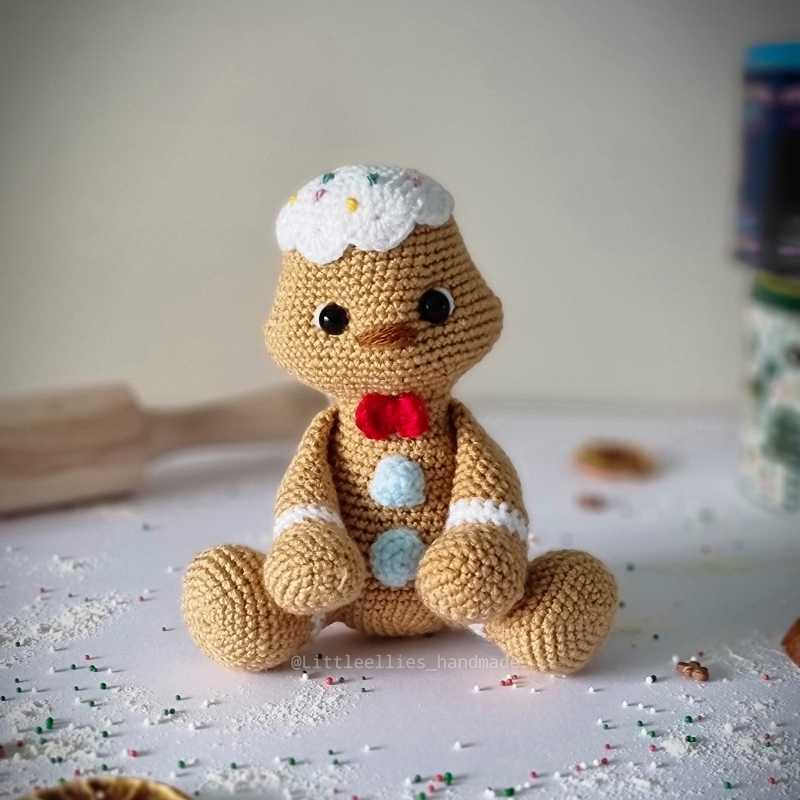 Crunch the Gingerbread Man amigurumi pattern - Amigurumi.com