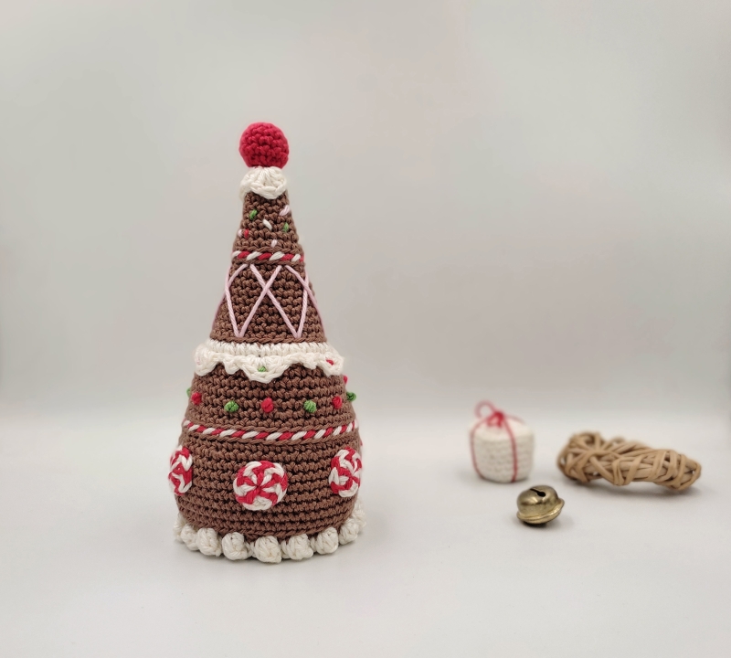 Gingerbread Christmas Tree amigurumi pattern - Amigurumi.com