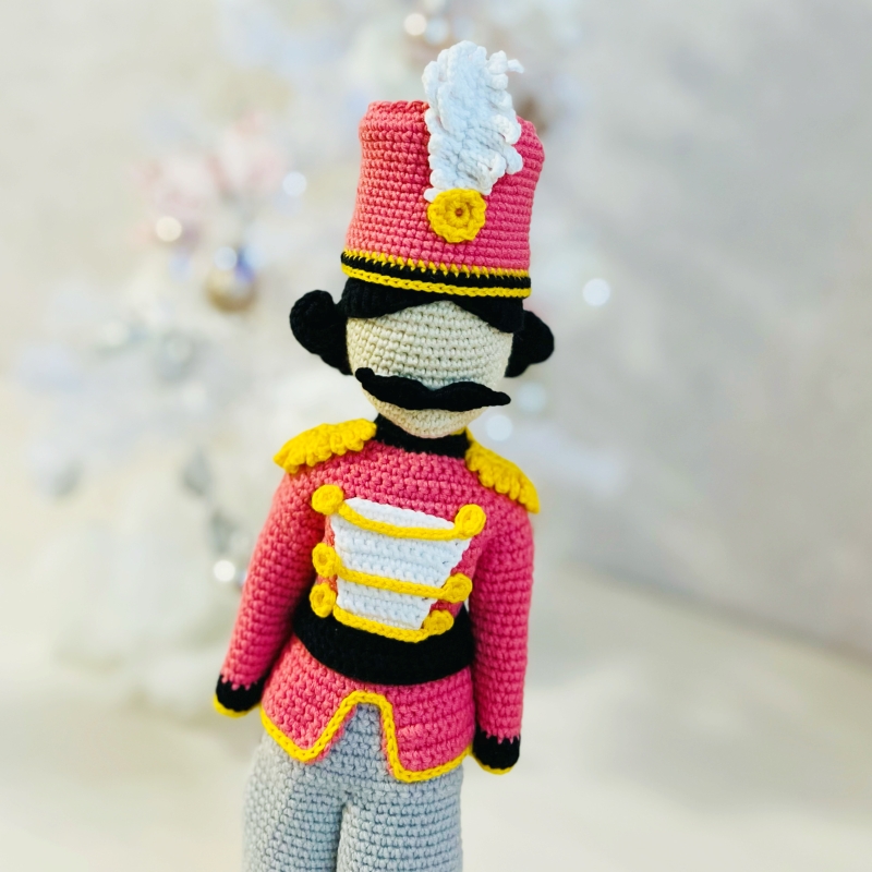 Nutcracker outfit amigurumi pattern - Amigurumi.com
