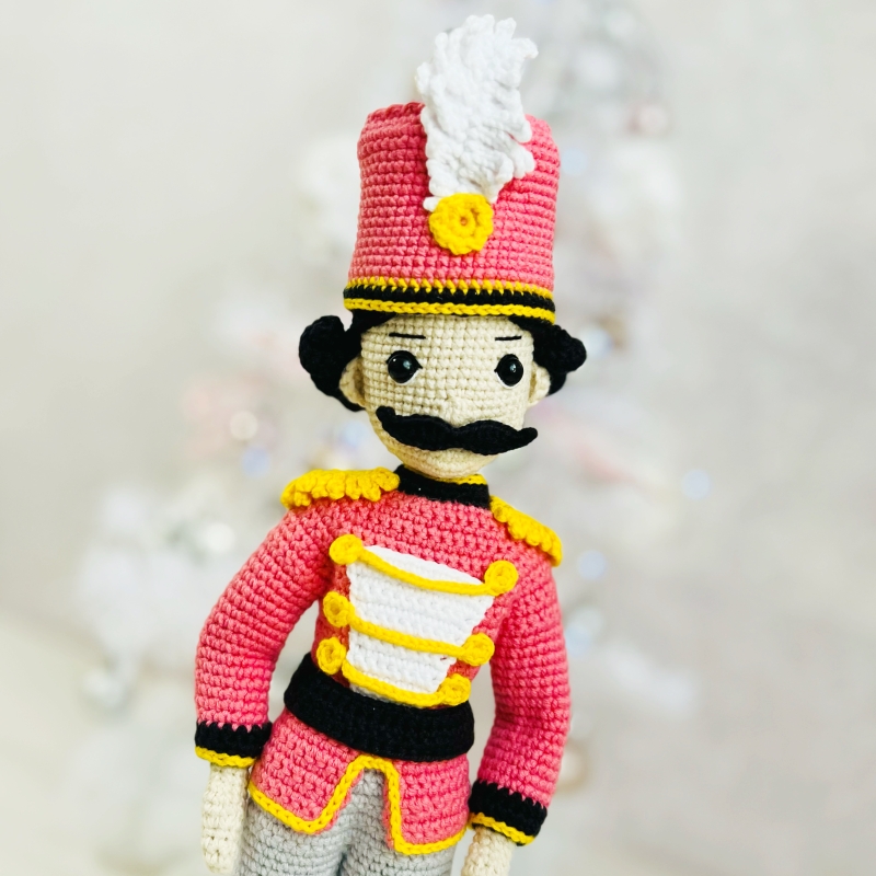 Nutcracker amigurumi pattern - Amigurumi.com