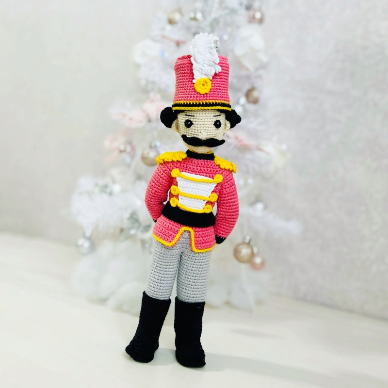 Nutcracker amigurumi pattern - Amigurumi.com