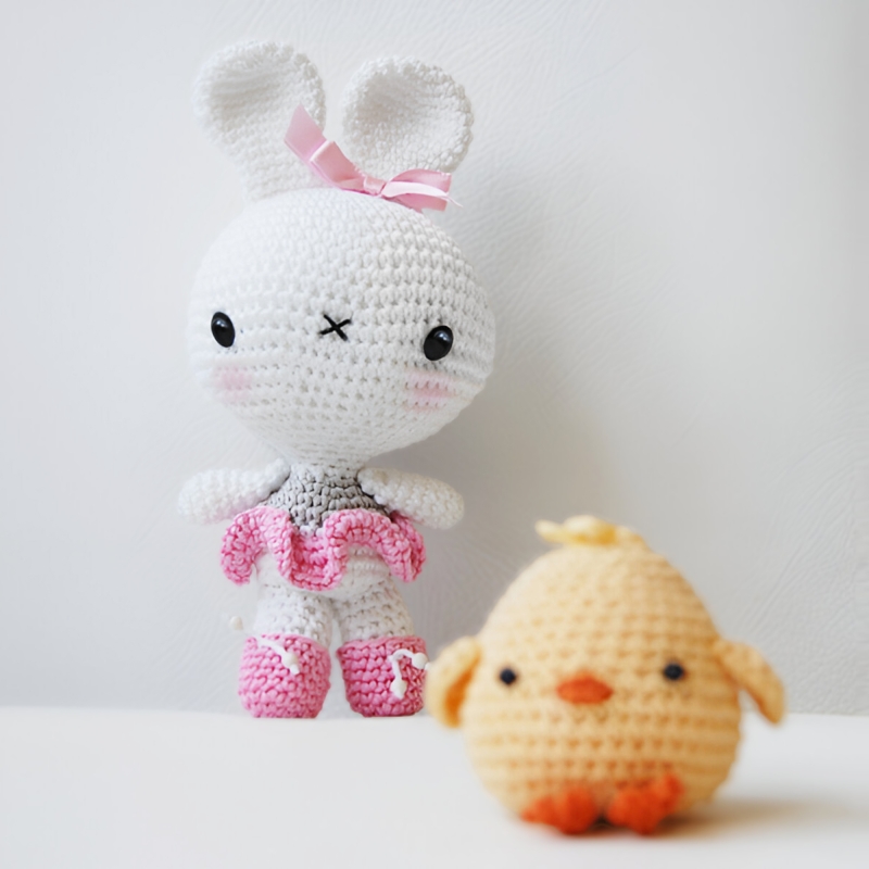 Easter Bunny anChick in an Eggshell amigurumi pattern - Amigurumi.com