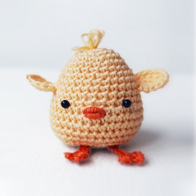 Easter Chick in an Eggshell amigurumi pattern - Amigurumi.com
