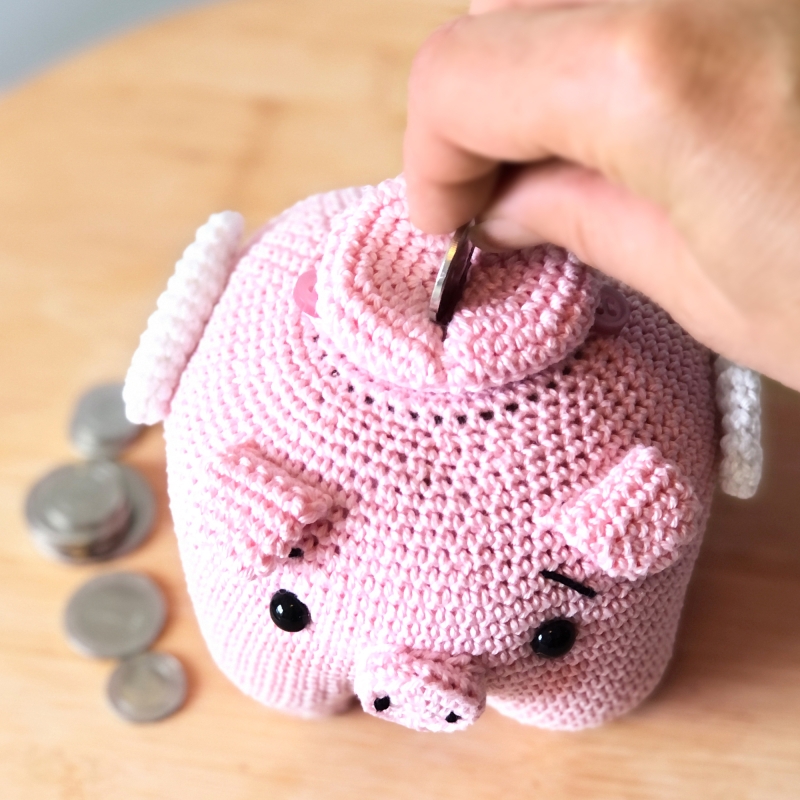 Grace the Piggy Bank amigurumi pattern - Amigurumi.com