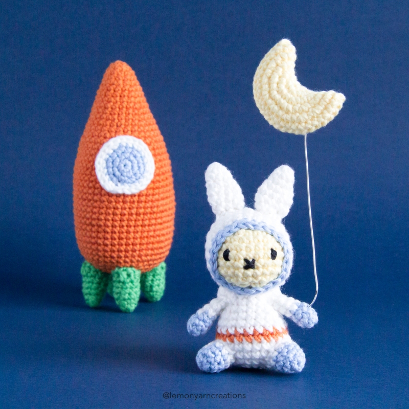 Astro the Space Bunny amigurumi pattern - Amigurumi.com