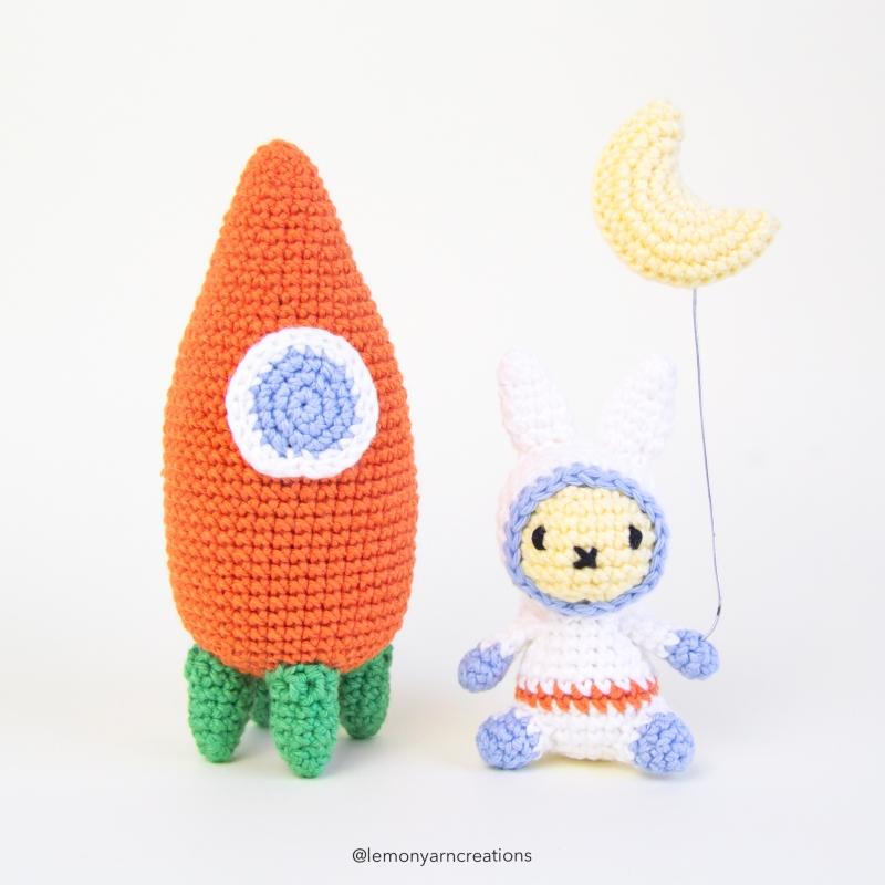 Astro the Space Bunny amigurumi pattern - Amigurumi.com