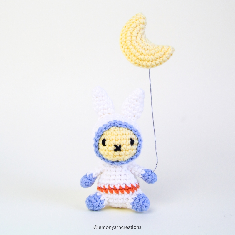 Astro the Space Bunny amigurumi pattern - Amigurumi.com