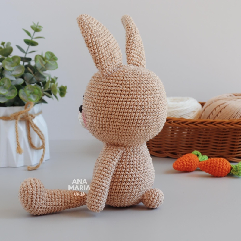 Marshmallow, the Bunny - Easter amigurumi pattern - Amigurumi.com