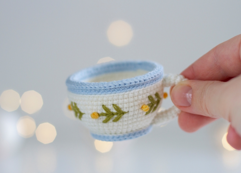 Bunny in a cup crochet pattern amigurumi pattern - Amigurumi.com
