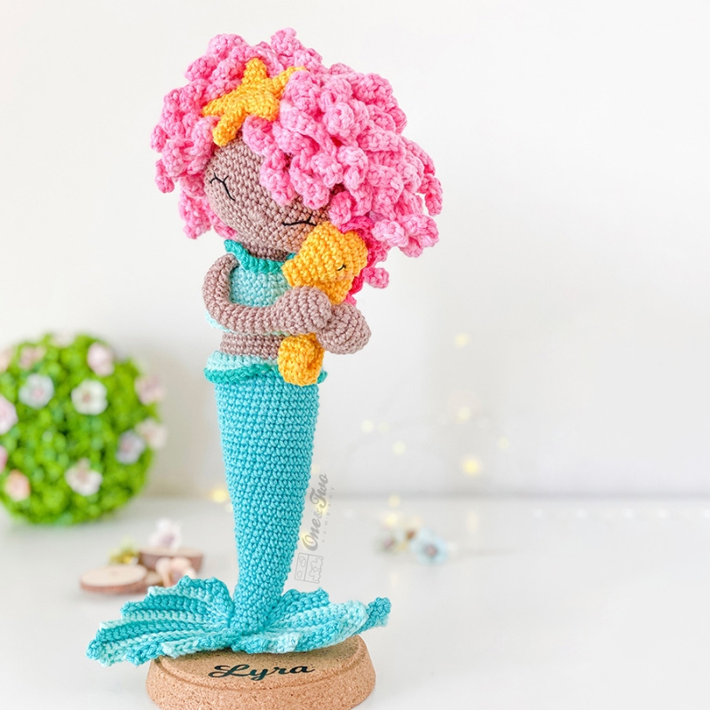Lyra the Mermaid Dolly amigurumi pattern - Amigurumi.com