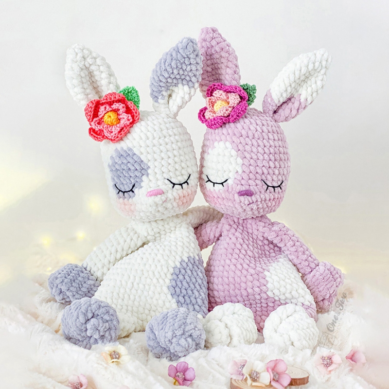 Nibbles the Bunny Lovey amigurumi pattern - Amigurumi.com