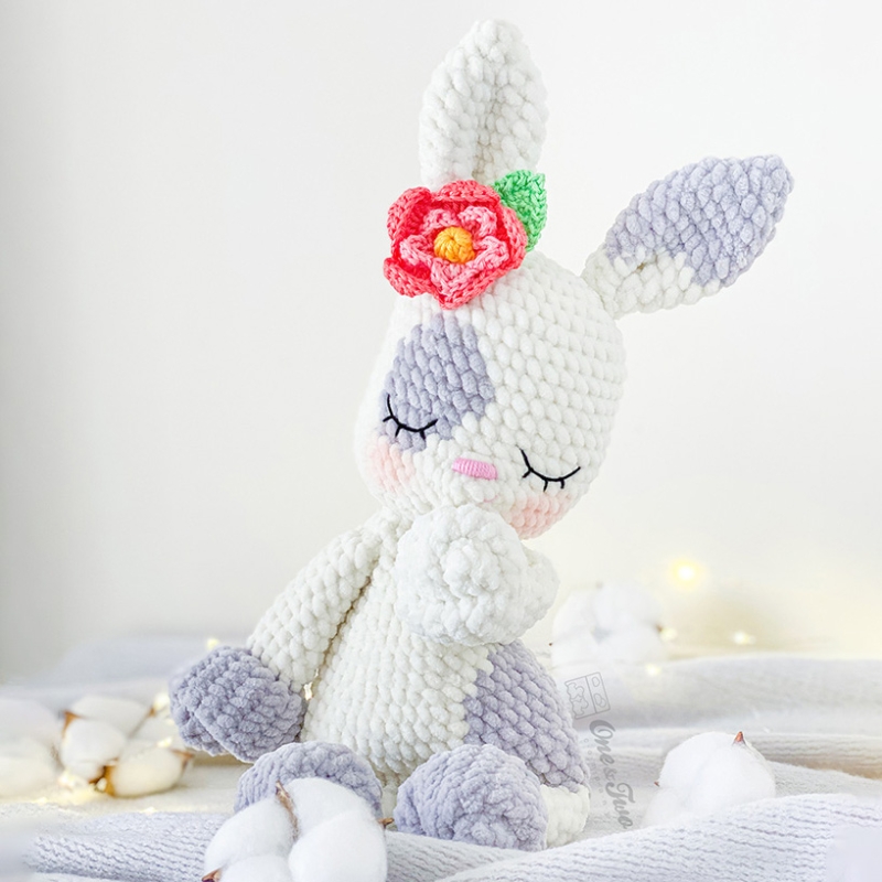 Nibbles the Bunny Lovey amigurumi pattern - Amigurumi.com