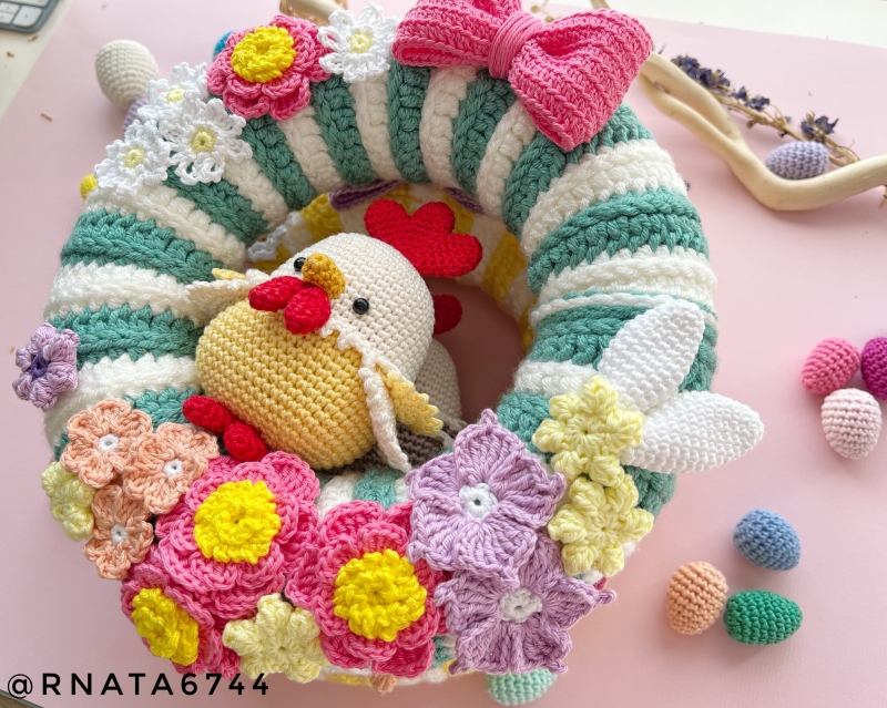 Crochet Easter Wreath with Chick amigurumi pattern - Amigurumi.com