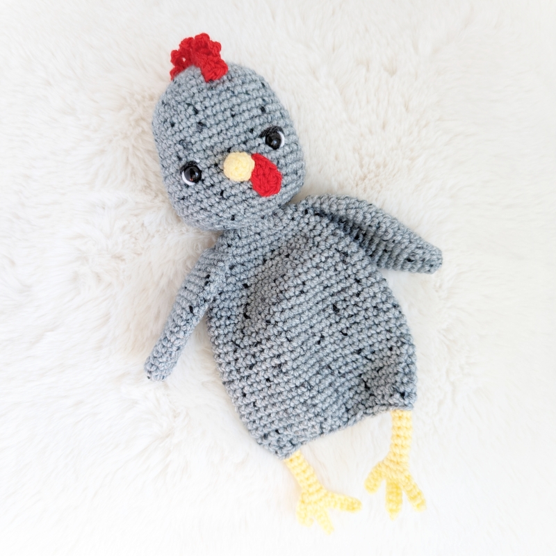 Crochet Chicken Lovey amigurumi pattern - Amigurumi.com