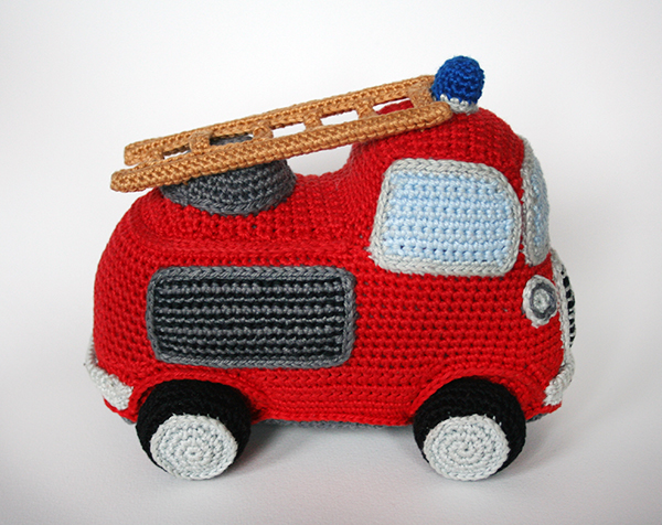 Fire engine amigurumi pattern - Amigurumi.com