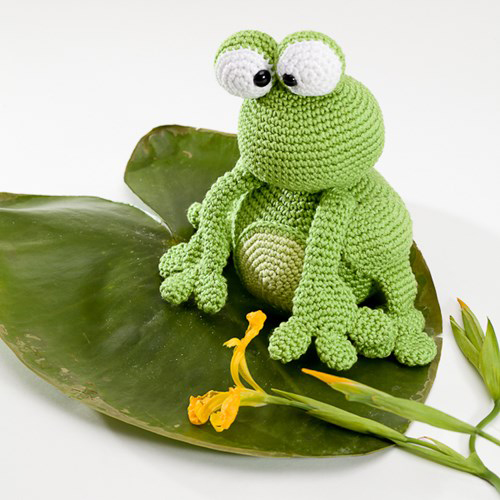 Kobe and Kenji frog amigurumi pattern - Amigurumi.com